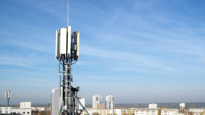 High-performance fiber-optic connections: Deutsche Telekom and ...